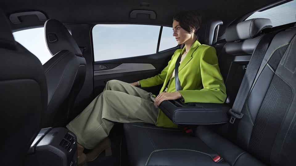 Peugeot 408 Fastback 1.6 Hybrid 225 GT 5dr e-EAT8 Lease - Select Car ...