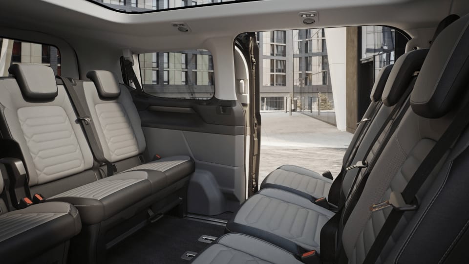 Ford Tourneo Custom Medium Van 320 L1 FWD 2.0 EcoBlue 136ps H1 Titanium ...