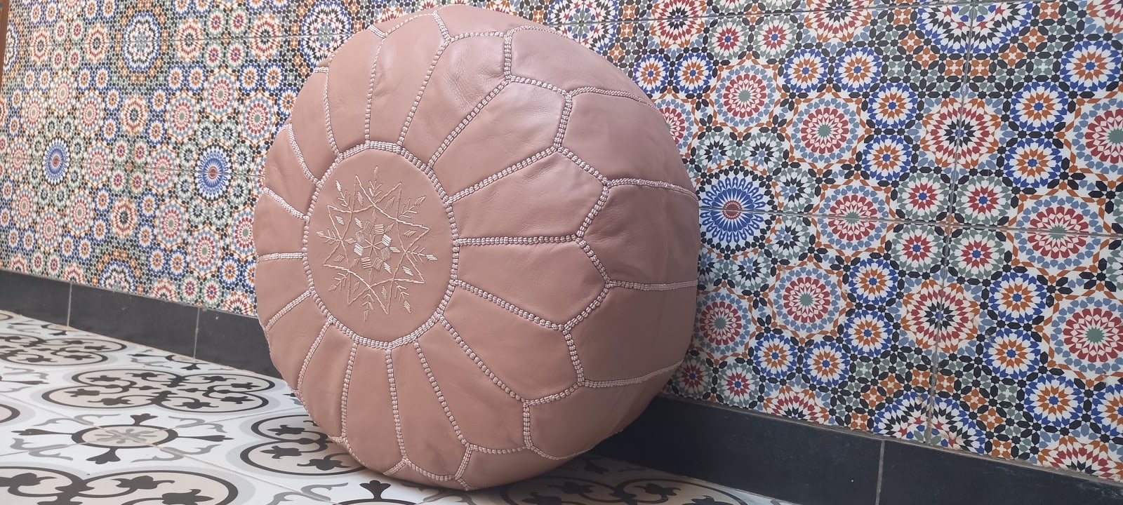 Pouf leather and Sabra silk White Morocco | Fair Trade Morocco Anou
