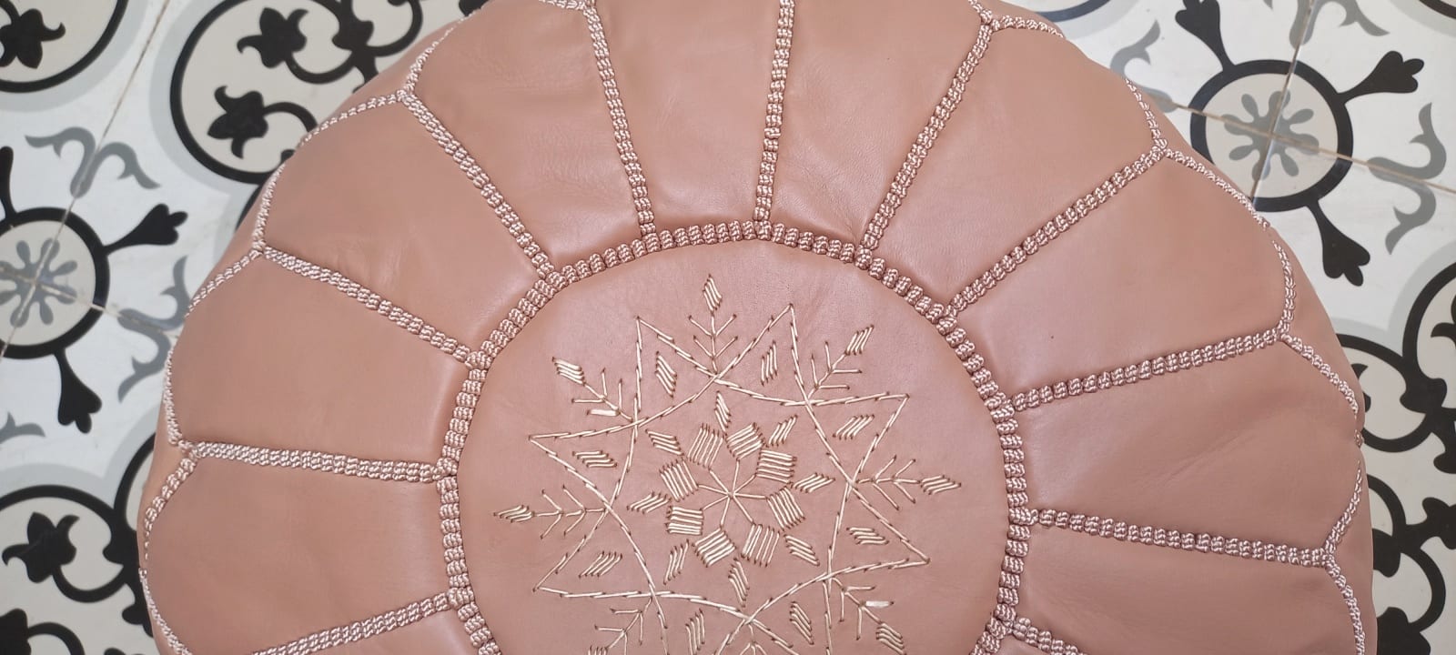 Pouf leather and Sabra silk White Morocco | Fair Trade Morocco Anou