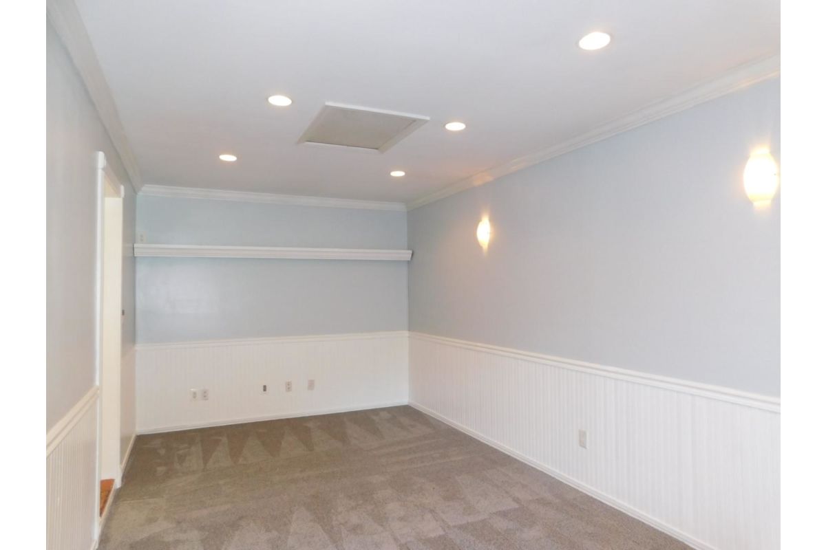 10107 Queen Elizabeth Dr - House Buyer of America