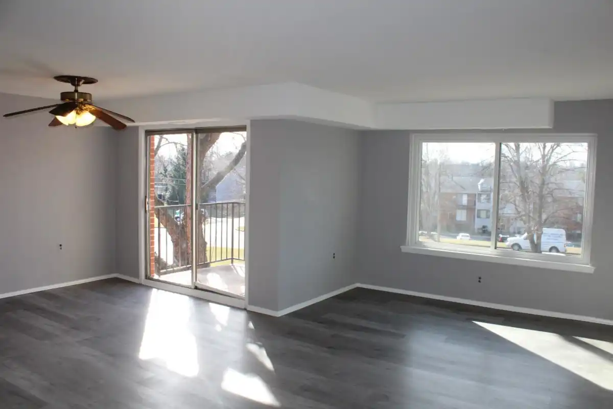 125-F Clubhouse Dr SW - House Buyer of America