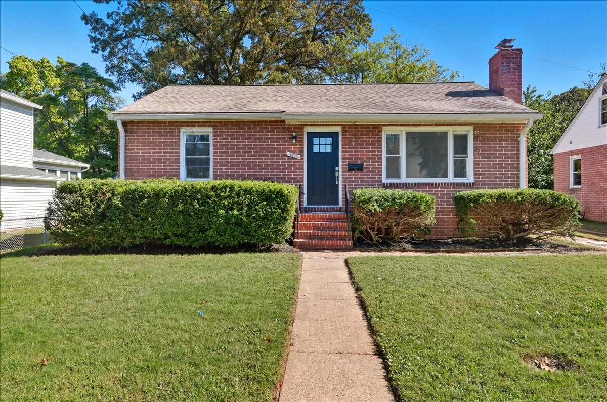 305 Newfield Rd - House Buyer of America