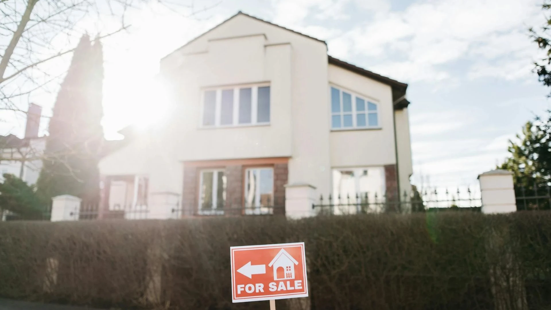 Can I Take My House Off the Market? Everything You Need to Know