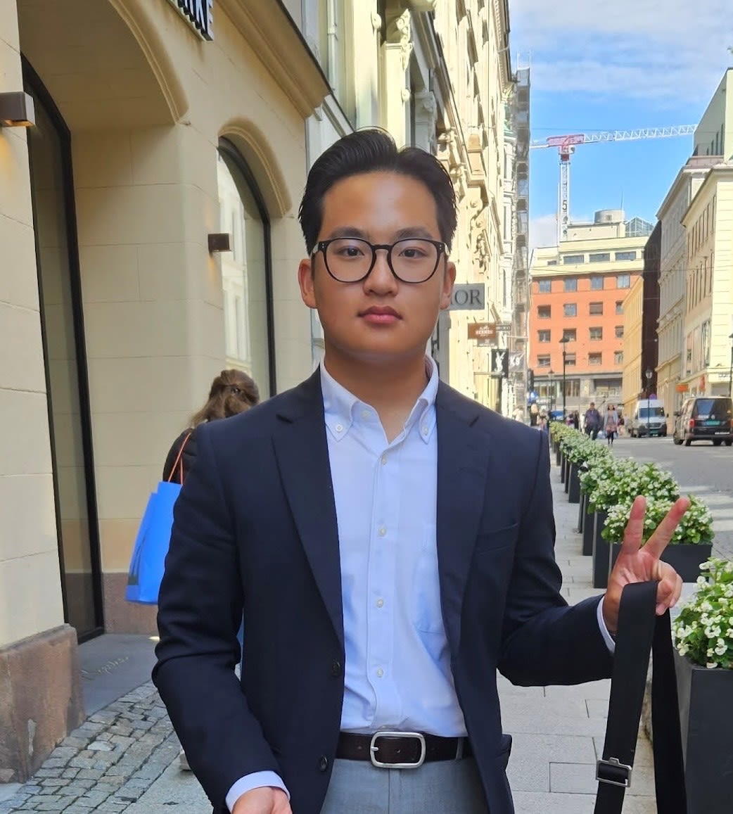 Adrian Nguyen - Høyre