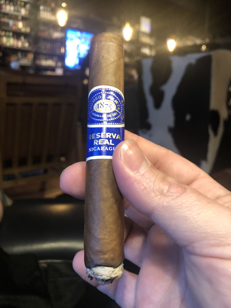 Relaxing with a Romeo Y Julieta | Cigar Reviews | Cigar World