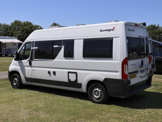Campervan hire Middlesbrough - Private motorhome hire | Goboony
