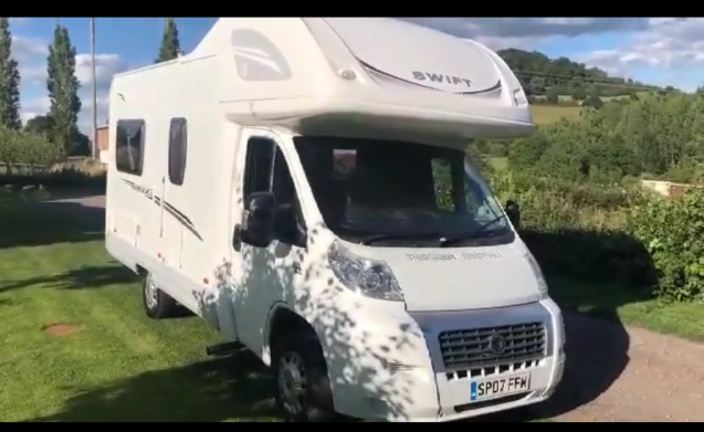 4 persoons Swift camper 2007 vanaf £ 93 p.d. - Goboony