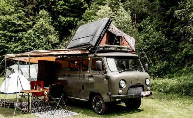 Pjotr – Unieke kampeerbus - UAZ Bukhanka bouwjaar 2019 vanaf € 82 p.d ...