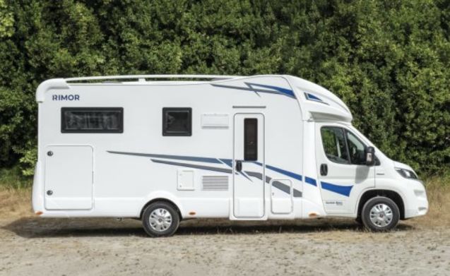 Gianfranco – Stupendo camper grande e spazioso da 156 € al giorno - Goboony