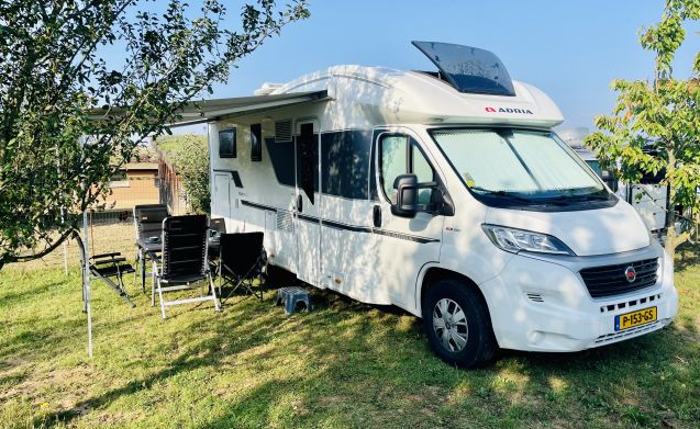 5p Adria Mobil semi-integrated model 2019 vanaf € 195 p.d. - Goboony