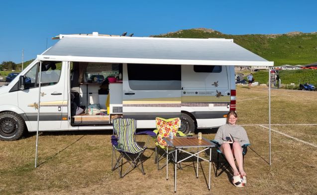 Buzz – 4-persoons Mercedes LWB Sprinter - Epic Adventure Van vanaf £ ...