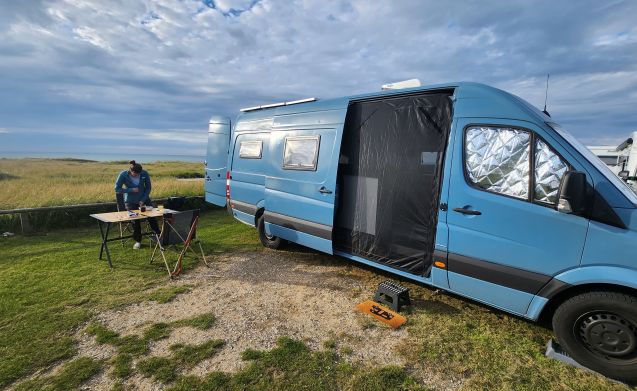 Boots – 2p Mercedes-Benz sprinter bus automaat vanaf € 83 p.d. - Goboony