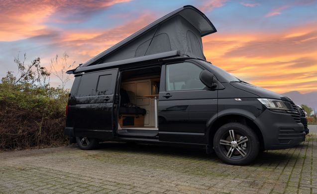 Hopper Zwart – 4p Volkswagen uit 2023. Automaat ! Nieuwe bus ! vanaf € ...