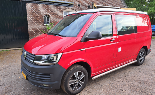 Compact camper van with round seating Volkswagen VW T5 TDI from €87.00 ...