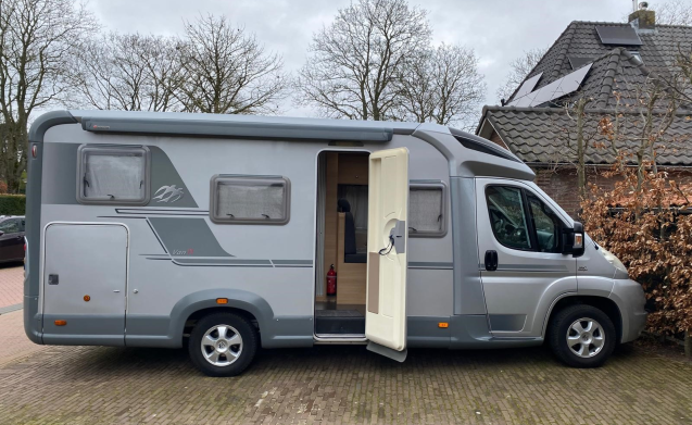 Beautiful compact Knaus camper with garage and large transverse bed ...