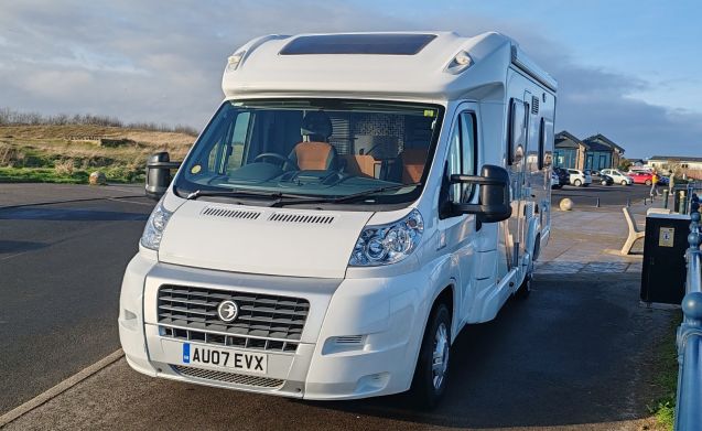 Bella – Luxe 4-persoons Swift camper vanaf £ 104 p.d. - Goboony