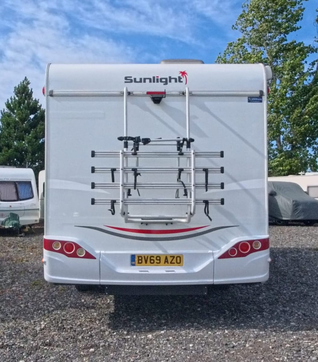 Beluga – Sunlight A72 - 6 Berth Motorhome from £124.00 p.d. - Goboony