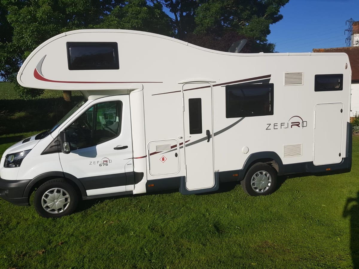 Ford Zefiro 675 – 6 posti letto con 6 sedili con cintura - Camper in ...