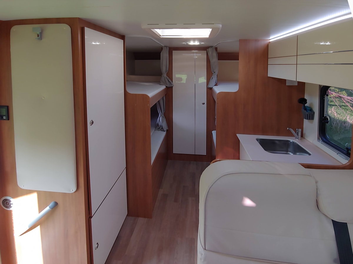 Rimor Katamarano 50 - 6 person mobile home from €103 p.d. - Goboony