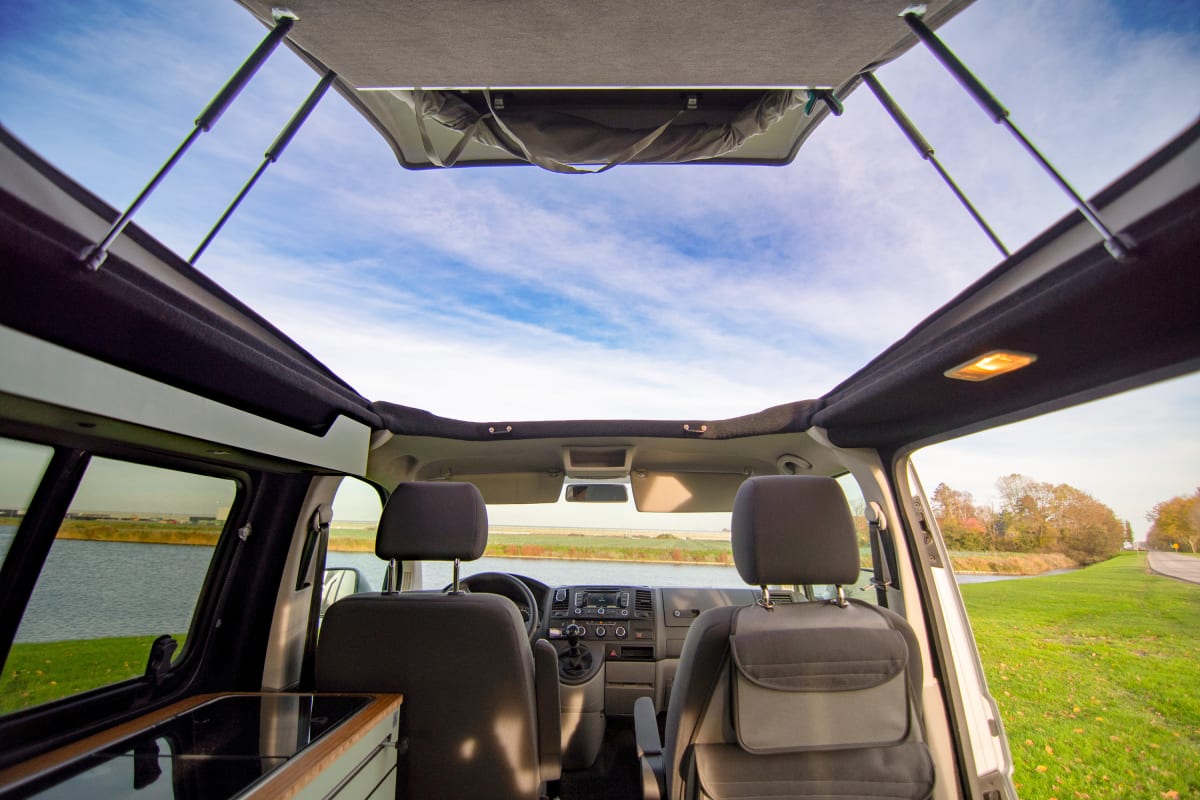 4p Volkswagen campervan uit 2016 vanaf € 103 p.d. - Goboony