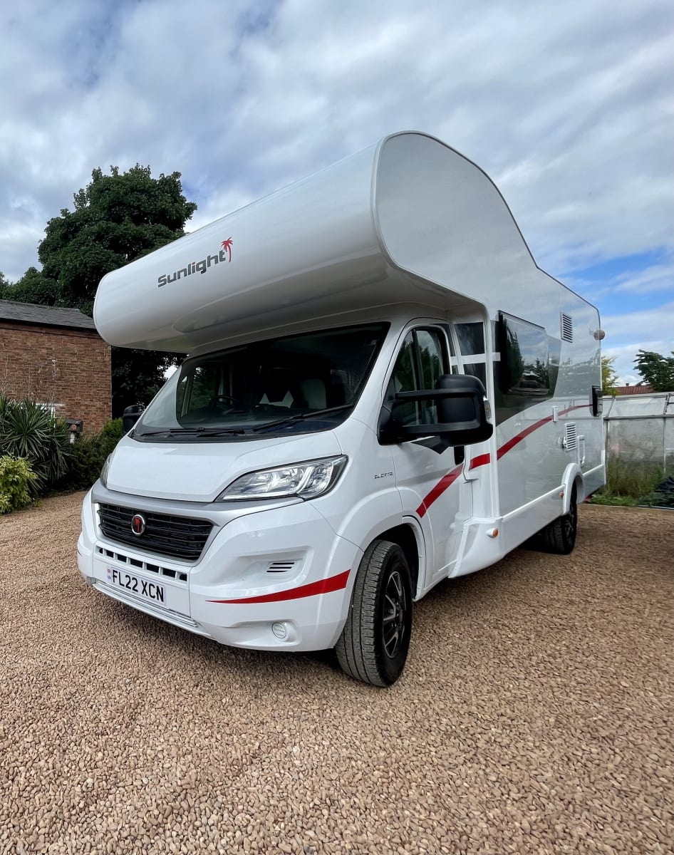 Big Mo – 6 berth Sunlight A72 from 2022 from £180 p.d. - Goboony