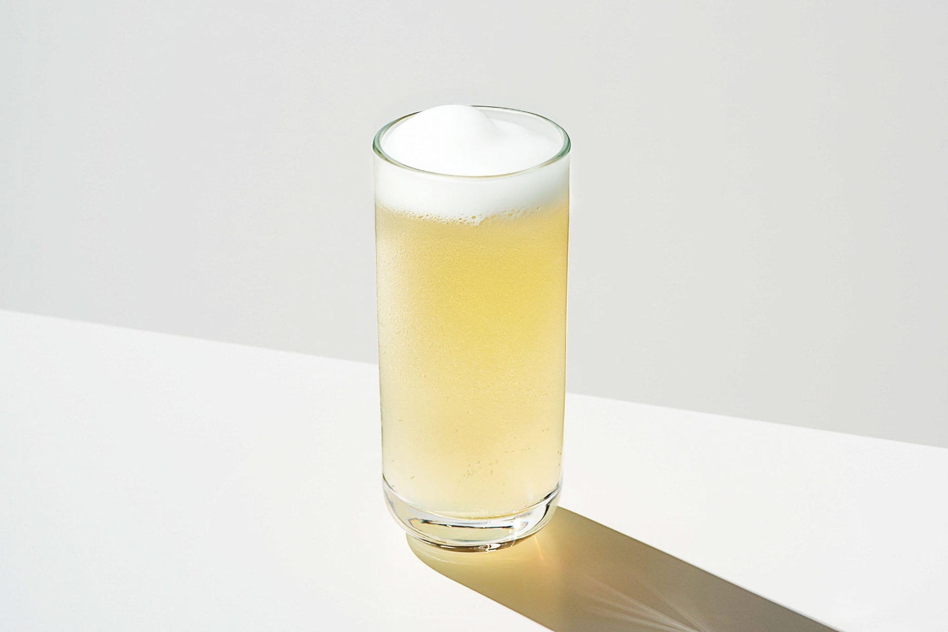 How to Make a Gin Fizz Cocktail | Wine Enthusiast