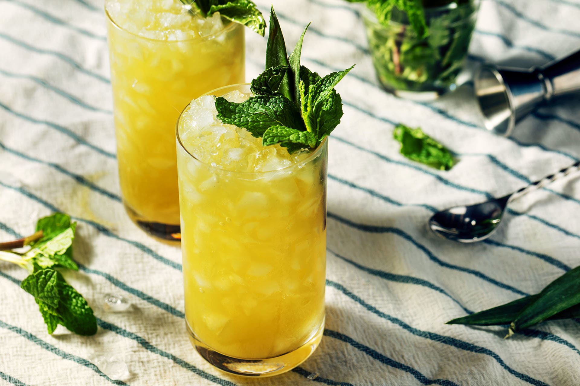 What Is a Whiskey Smash? | Wine Enthusiast
