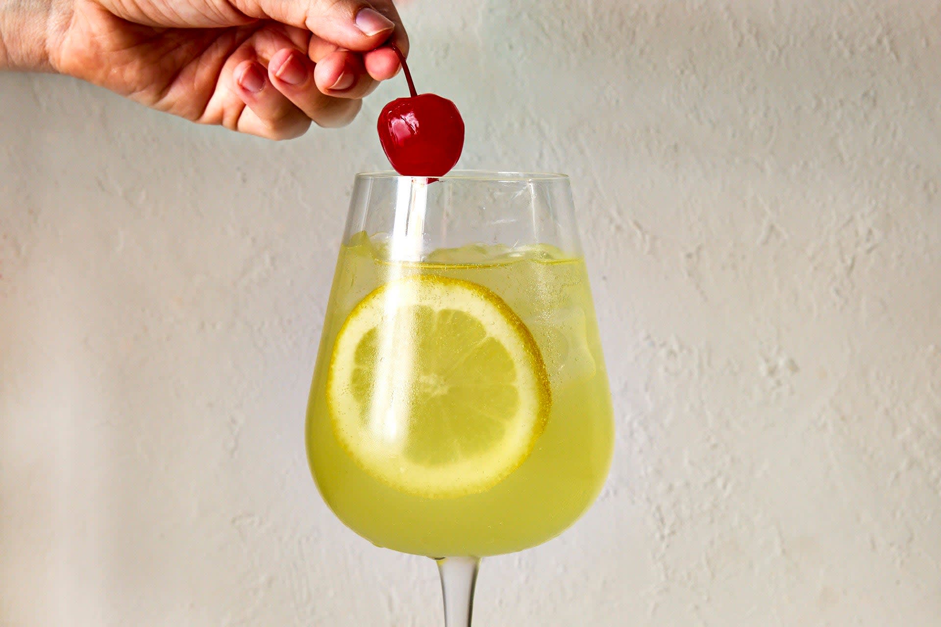 How to Make a Limoncello Spritz | Wine Enthusiast