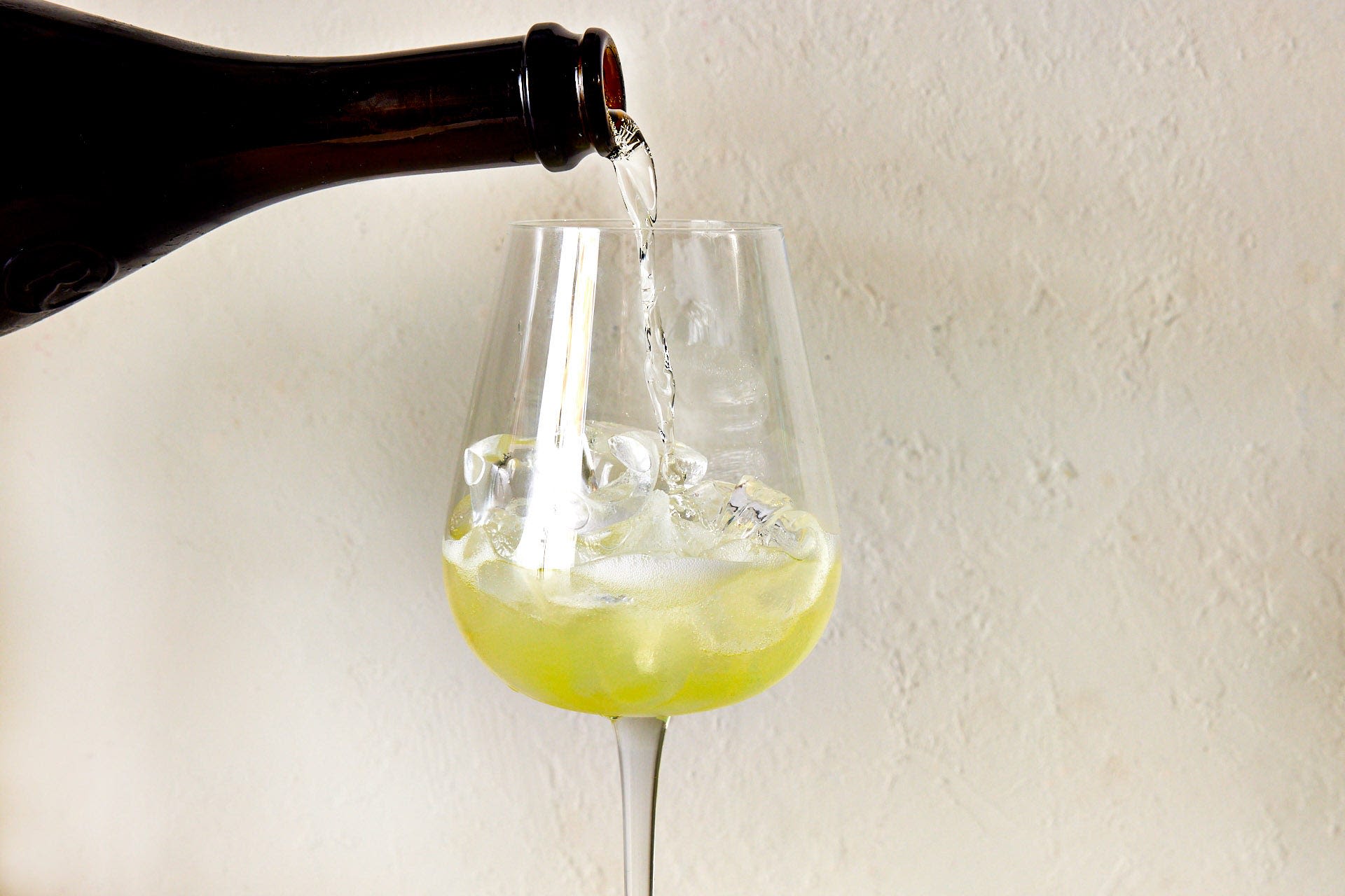 How to Make a Limoncello Spritz | Wine Enthusiast