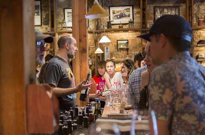 14 Rules for Winery Tasting Room Etiquette | Do's and Don'ts for a ...