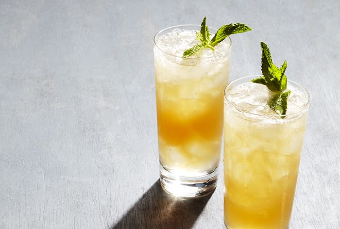 An Autumn Mule Cocktail Recipe | Wine Enthusiast Magazine