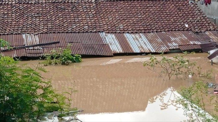 Warga Bingin Teluk Terisolasi Tanpa Listrik dan Sinyal selama 10 Hari ...