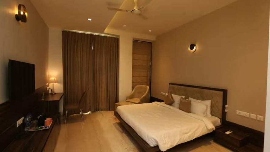 Mega Holi 2025 | VRR Astoria Resort at VRR Astoria Resort & Convention ...