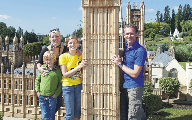 Tootbus Brussels: Hop-On, Hop-Off & Mini Europe Ticket