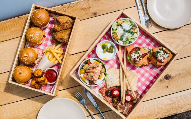 Pub Crawling, Beer Tasting and Historic Walking Tour in The Rocks