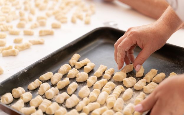 Private Dining Experience and Cooking Demo at a Roman Cesarina's Home