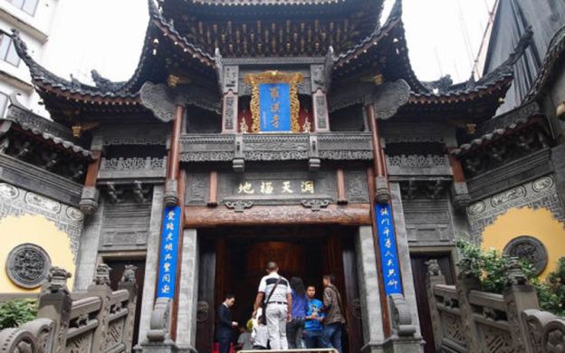 Chongqing Guided Tour: Museum, Arhat Temple and Zoo