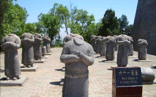 Han and Tang Dynasty Tour from Xi'An with Chinese Style Lunch