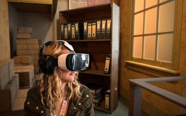 Virtual Reality Anne Frank House Tour: An Amsterdam Experience – isango!