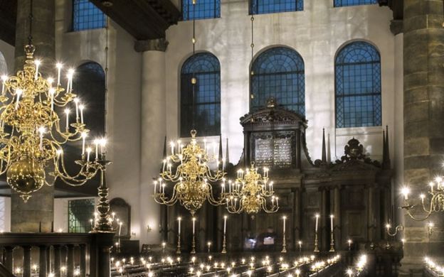 Virtual Reality Anne Frank House Tour: An Amsterdam Experience – isango!