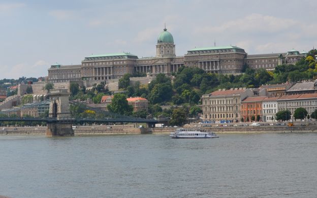 Buda Walking Tour with Guide
