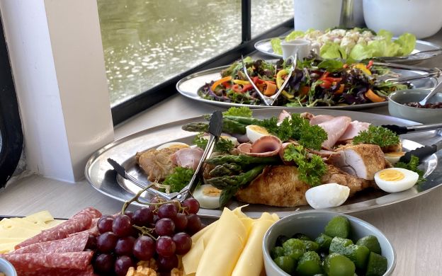Scenic Lunch Cruise on the Murray River