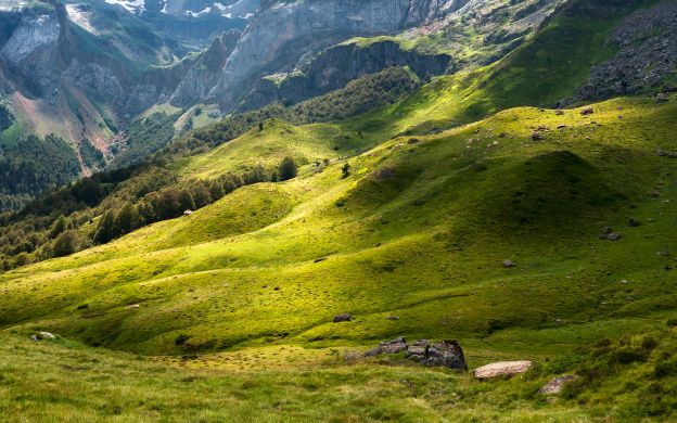 Trekking And Sightseeing Tour In The Pyrenees By Minivan