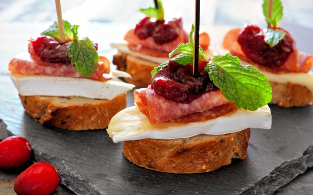 Private Dining Experience and Cooking Demo at a Roman Cesarina's Home