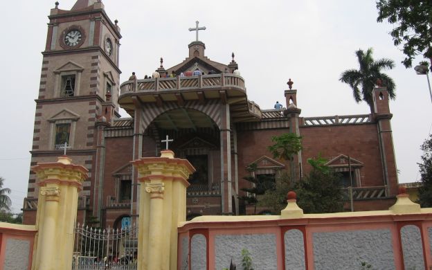 Guided Bandel Church & Hangseswari Temple Tour, Kolkata