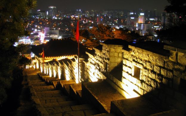 Suwon Hwaseong Night Tour with Hotel Pick-up