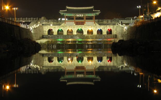 Suwon Hwaseong Night Tour with Hotel Pick-up