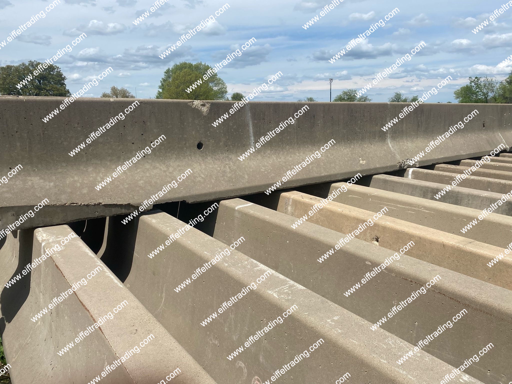 11,000LF of F-Shape Bolt Connection Barrier Wall | Eiffel Trading