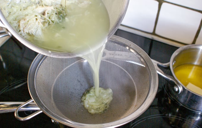 Fumet de poisson frais réalisé avec les arrêtes de poisson : recette ...